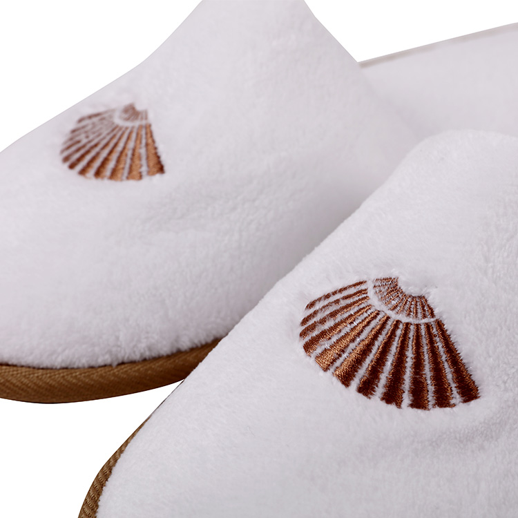 Here's How To Customize The Most Luxurious Hotel Slippers